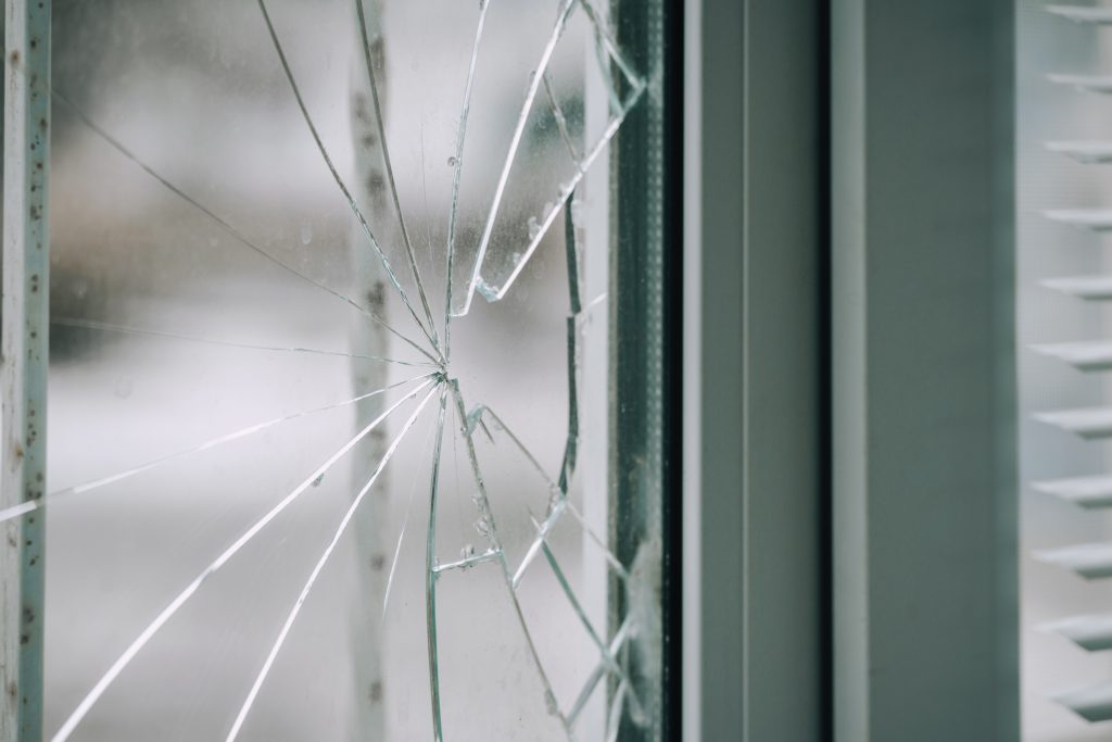 Homeowner's Guide to Emergency Window Replacement